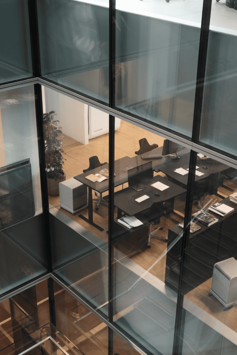 Rent single or fixet desks in Copenhagen - BLOXHUB